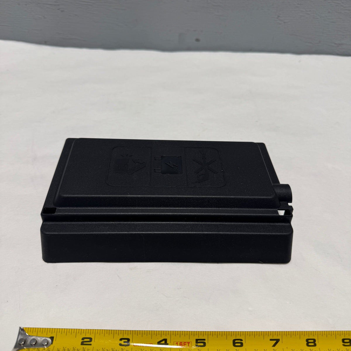 2015-2020 Tahoe Yukon 5.3 or 6.0 Battery Fuse Block Top Cover OEM ...