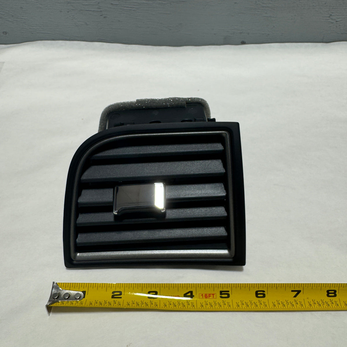 2016-2019 Ford Explorer Dash Outer Passenger Side Vent Louver Closest ...