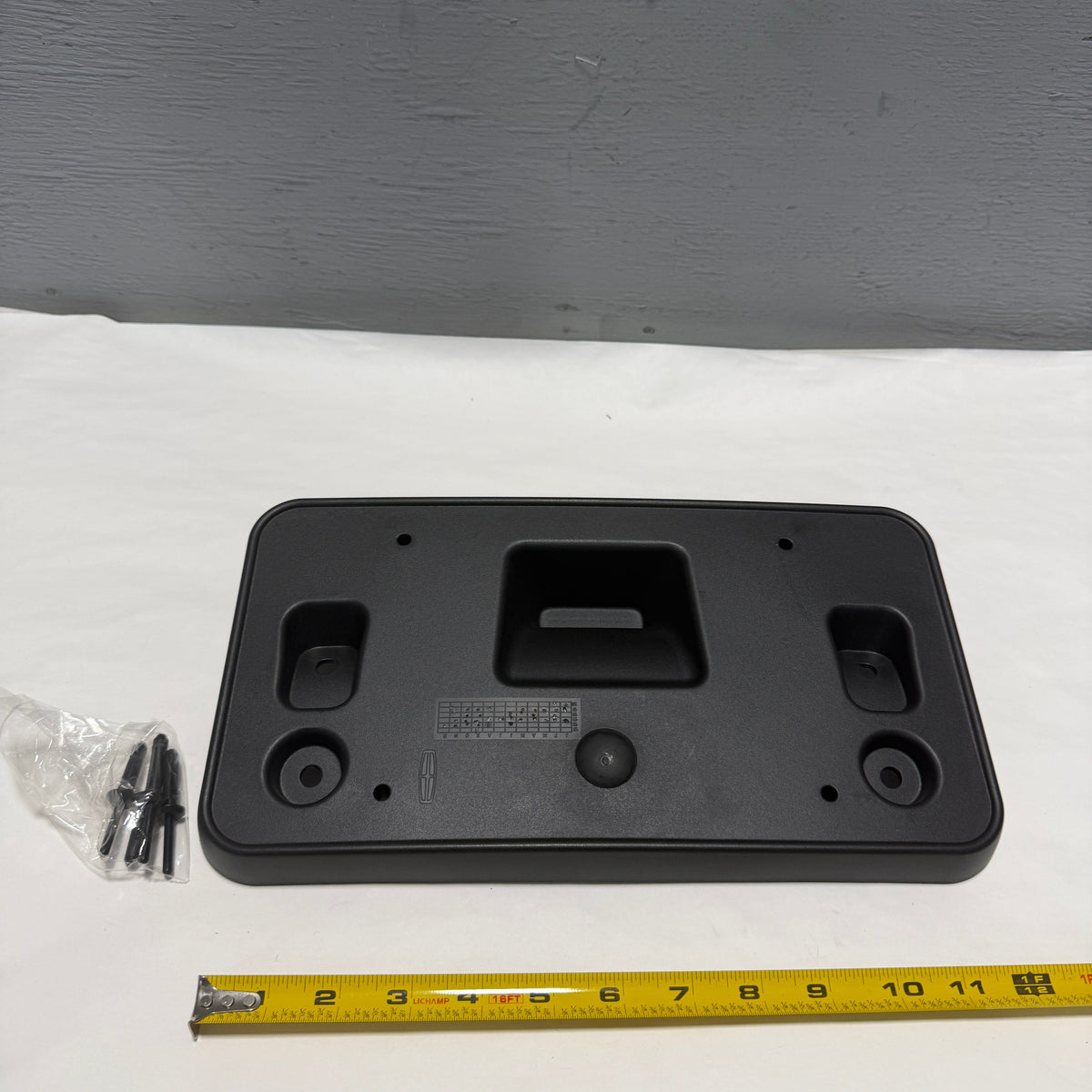 2017-2020 Lincoln Continental Front Bumper License Plate Bracket OEM ...