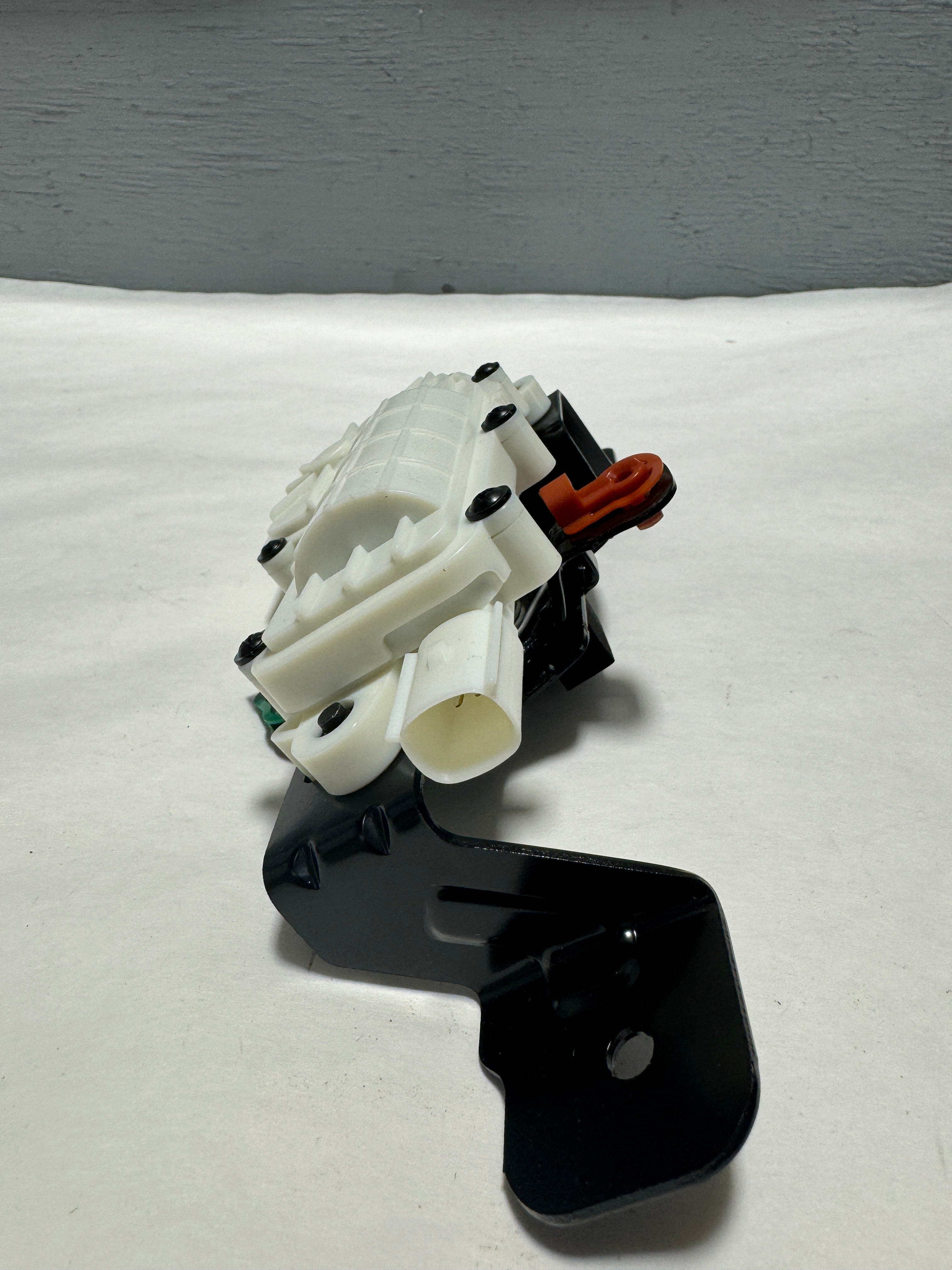 2019-2023 Sierra or Silverado Tailgate Lock Actuator Latch Motor OEM ...