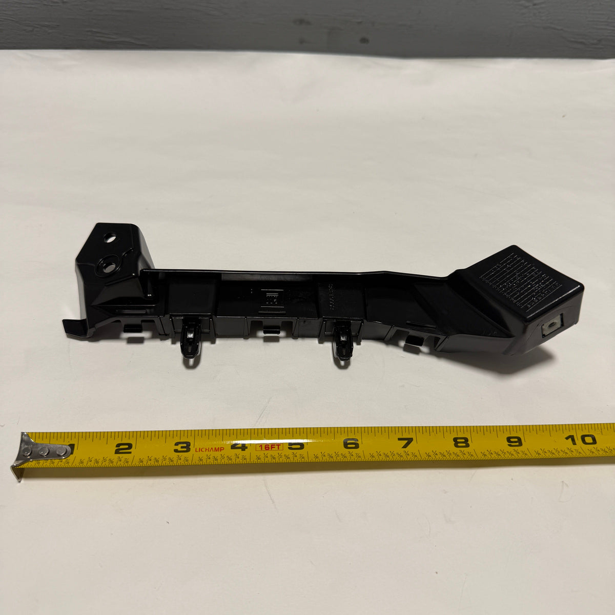 2022-2023 Traverse Front Bumper Driver Side Guide Bracket For Tow Hook ...
