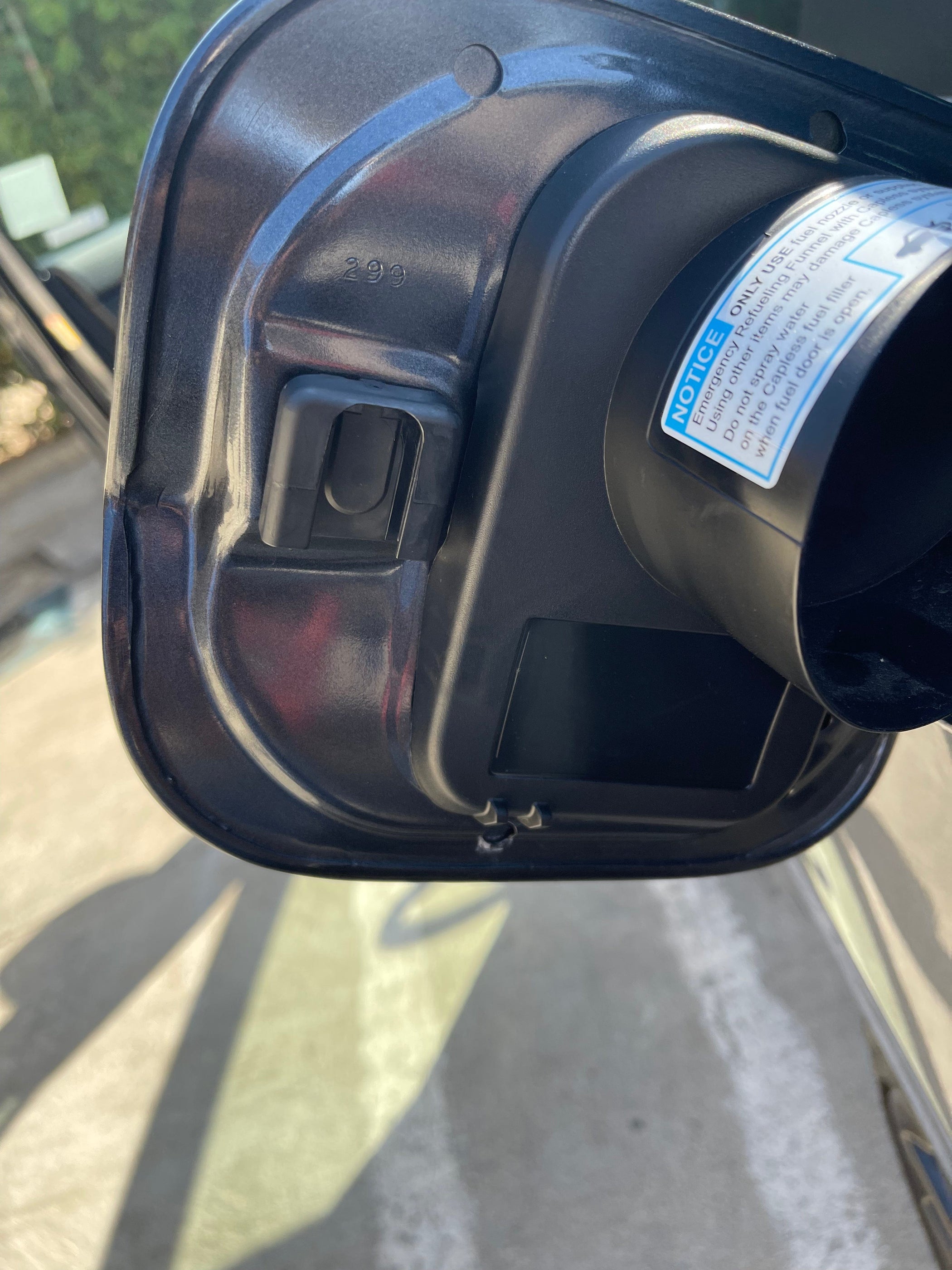 2023-2024 Honda CR-V (1) Fuel Lid Door Striker Clip Genuine OEM New ...